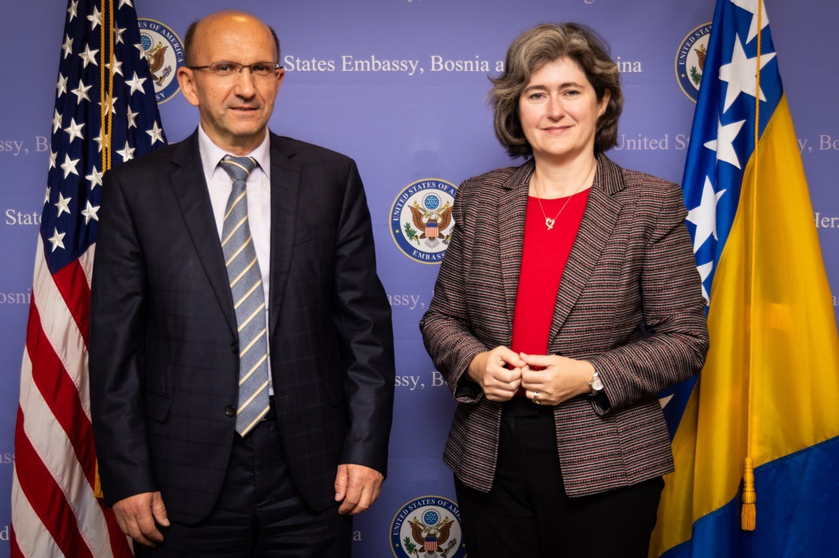 Isović sa Mennuti: Podrška SAD Poreznoj upravi FBiH - Biznis.ba ...