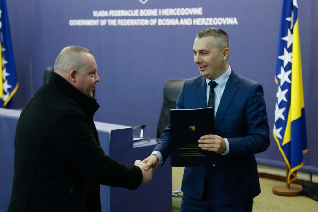 Dizdar potpisao ugovore za očuvanje skoro 900 radnih mjesta povratnika u FBiH - Biznis.ba ...